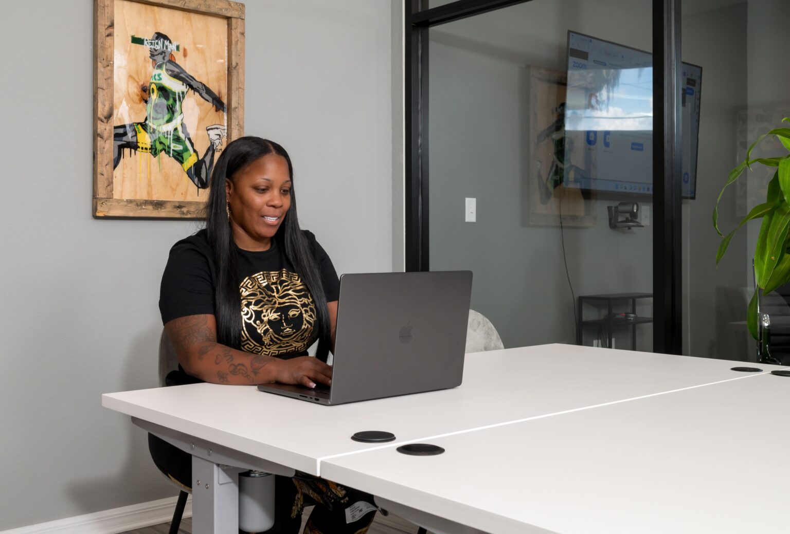 Desk Membership | Desk Rental in Tampa FL | Mango Space